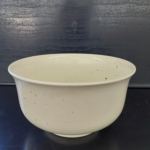 ■ 商品について ■形状がシンプルで麺類からご飯もの、煮物鉢など多用途に使えます。■ 商品概要 ■商品名：梨地丼外形寸法：W145×D145×H80(mm)保証期間：なしランク：N特記事項：- 販売店：テンポス燕三条直送 アウトレット館（新...