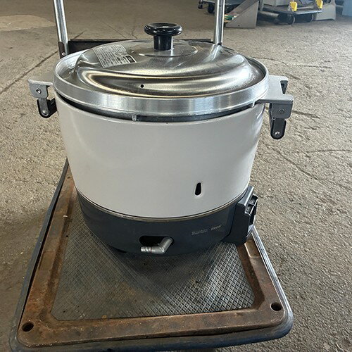 ■ 商品概要 ■商品名：ガス炊飯器外形寸法：W492×D423×H426(mm)メーカー：リンナイ(Rinnai)型式：RR-300C年式：2023年製ガス種：LPG(プロパンガス)※ガス機器の接続は最寄りの専門業者へご依頼下さい。保証期間...