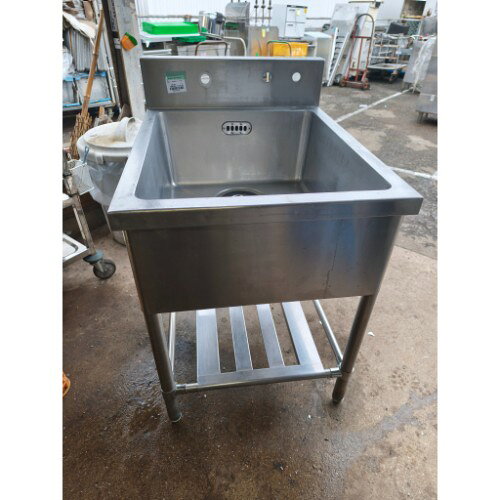 ■ 商品概要 ■商品名：一槽シンク外形寸法：W600×D750×H800(mm)保証期間：なしランク：B特記事項：- 販売店：テンポス熊本店（熊本県熊本市）からの配送です。この商品は中古ですので1品ものです。店頭販売もしておりますので、売り...