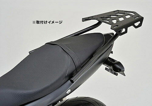 ●デザインされたアルミトッププレートで、荷物を積載していない状態でも違和感のないフォルムを実現。 ■仕様 カラー：ブラック。 パイプ部：スチール製、電着黒塗装仕上げ。 天板：アルミ製、電着黒塗装仕上げ。 最大積載重量：4kg ■適合車種 S...