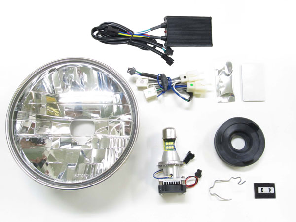 ●純正ヘッドライトレンズとH4 LED（30W）の組み合わせでノーマルLEDをはるかに凌ぐ明るさを実現！●スッキリとしたマルチリフレクターレンズ●LEDらしい青白い発光色の6000ケルビン●安定した明るさを保つために耐久性の高い防水電動ファ...