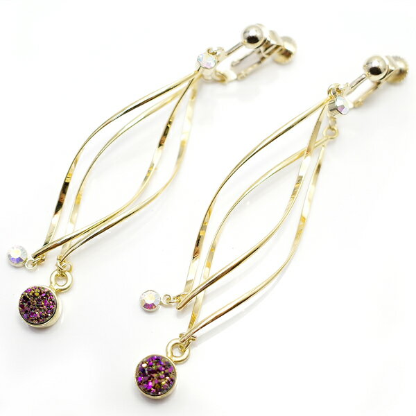 SV925 ドゥルージーアゲート　メタリックパープルのイヤリング ミステリアスなメタリックパープル色（染め）の、 ドゥルージーアゲートを、ひねった形の金属パーツに付けて、 ゆらゆらキラキラ魅惑的に揺れるようにしたイヤリングです。 ドゥルージ...