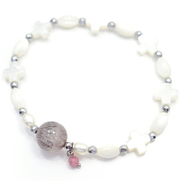 ⇒その他の商品はこちら 〜　エレスチャルクォーツ＆クロスシェルのブレスレット　〜 エレスチャルクォーツとクロスシェルのシンプルブレスレットです。 エレスチャルクォーツは透明感とキラキラ感がとても綺麗です。 クロス型のマザーオブパールMOPと...