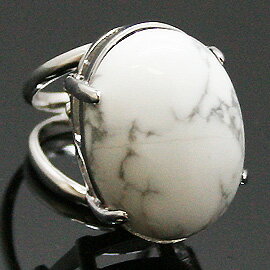 フリーサイズなので、ピンキーリングにも最適！ 指先につける「チップリング」や「ファランジリング」にもなります！ 商品番号：ti-ri-95 素材：ハウライト（Howlite） 商品名：天然石リング（メタル） サイズ：フリーサイズ石のサイズ:...