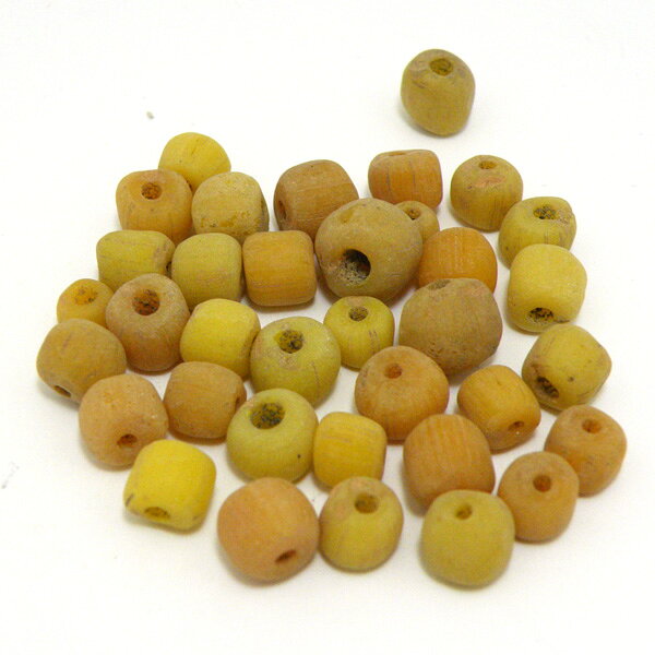 オールドビーズ(Old beads)、古い昔に作られたパーツです。 個性的な雰囲気のあるビーズで、ステキなアクセサリーに仕立ててください。 保存状態良好なものを選んでいます。 在庫限りの限定品ですので、お早めにどうぞ！ アンティークビーズ(...