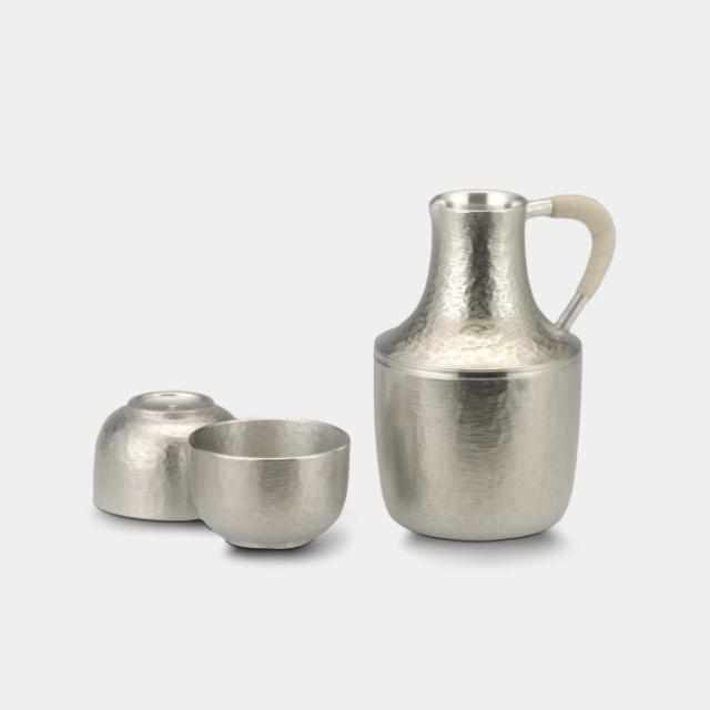 関連商品【酒器セット】千早 片口 & ぐい呑*2個 | 大阪浪華錫器...【酒器セット】六花 ちろり & ぐい呑*2個 | 大阪浪華錫器...【酒器セット】煌 ちろり & ぐい呑*2個 | 大阪浪華錫器...40,000円47,200円46...