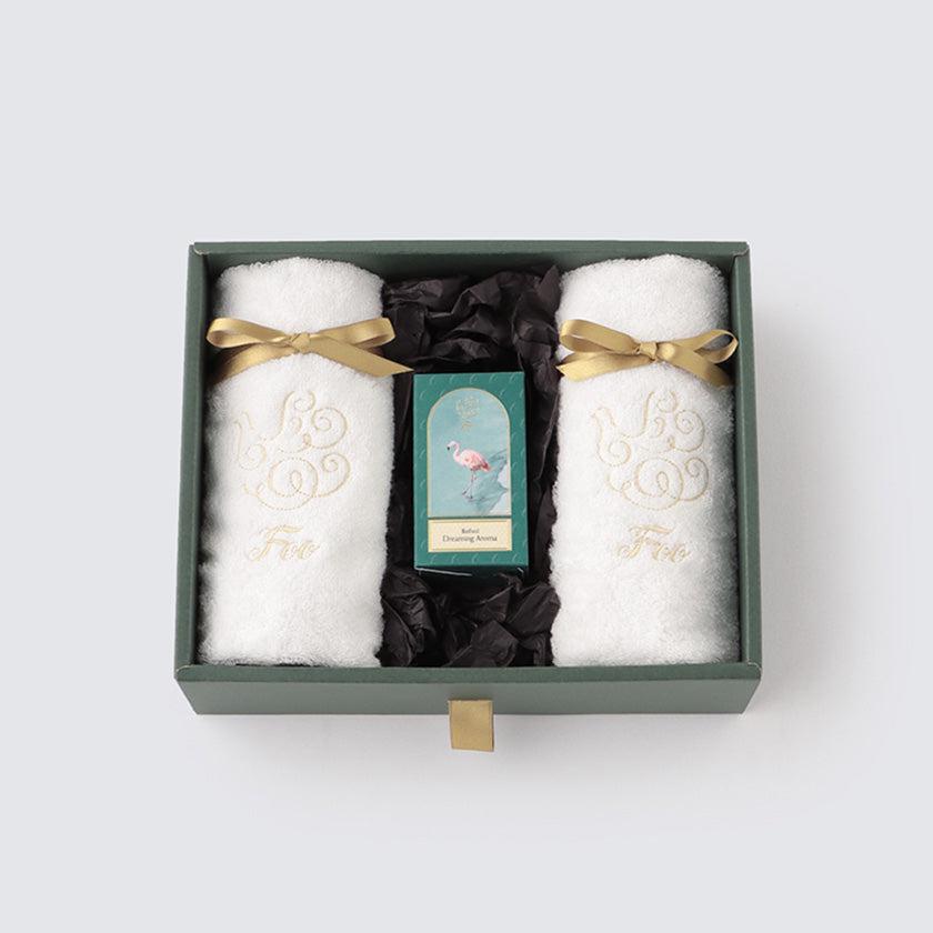 BECOSのラッピングサービスは、和紙や風呂敷など日本ならではの素材を使った和モダンなデザインからお好みで選ぶことができます。直接手渡しできない時には、メッセージカードのサービスも。贈る方が手に取ったときの笑顔を思い浮かべながら、心のこもっ...