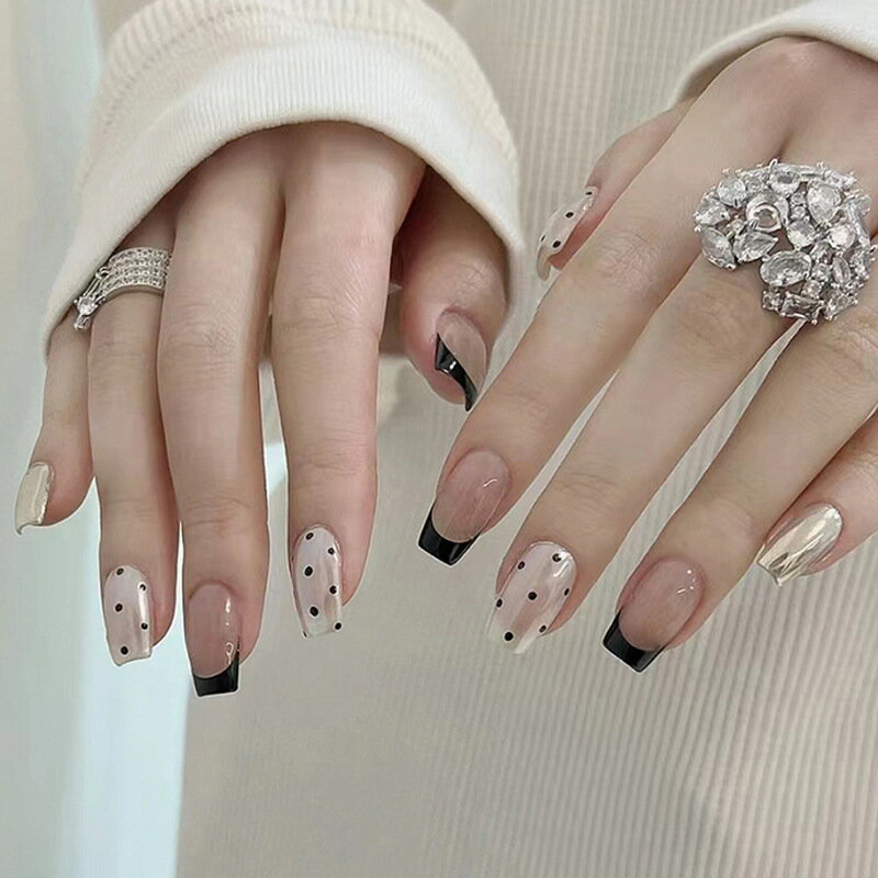 ・素材/材質：ABS樹脂　アクリル系粘着剤 ・色について：モニターの発色の具合によって、実際のものと色が異なる場合がございます。 ・その他商品説明 ： セット内容:デザインチップ(24枚組) ブライダル ウエディング 結婚式 披露宴　成人式...