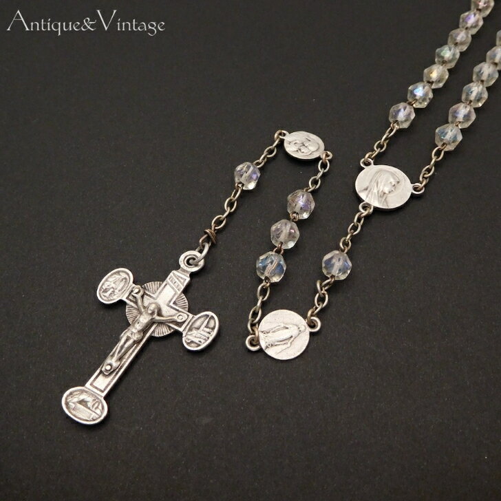 ルルドの聖母のヴィンテージ〜アンティークロザリオです。カテゴリー：アンティーク＆ヴィンテージ製造国：フランス製造年：不明カラー：シルバー、クリア素材：合金メタル、クリスタルガラスサイズ：十字架 縦約4.1(3.5)cm×横約2.65cm／セ...