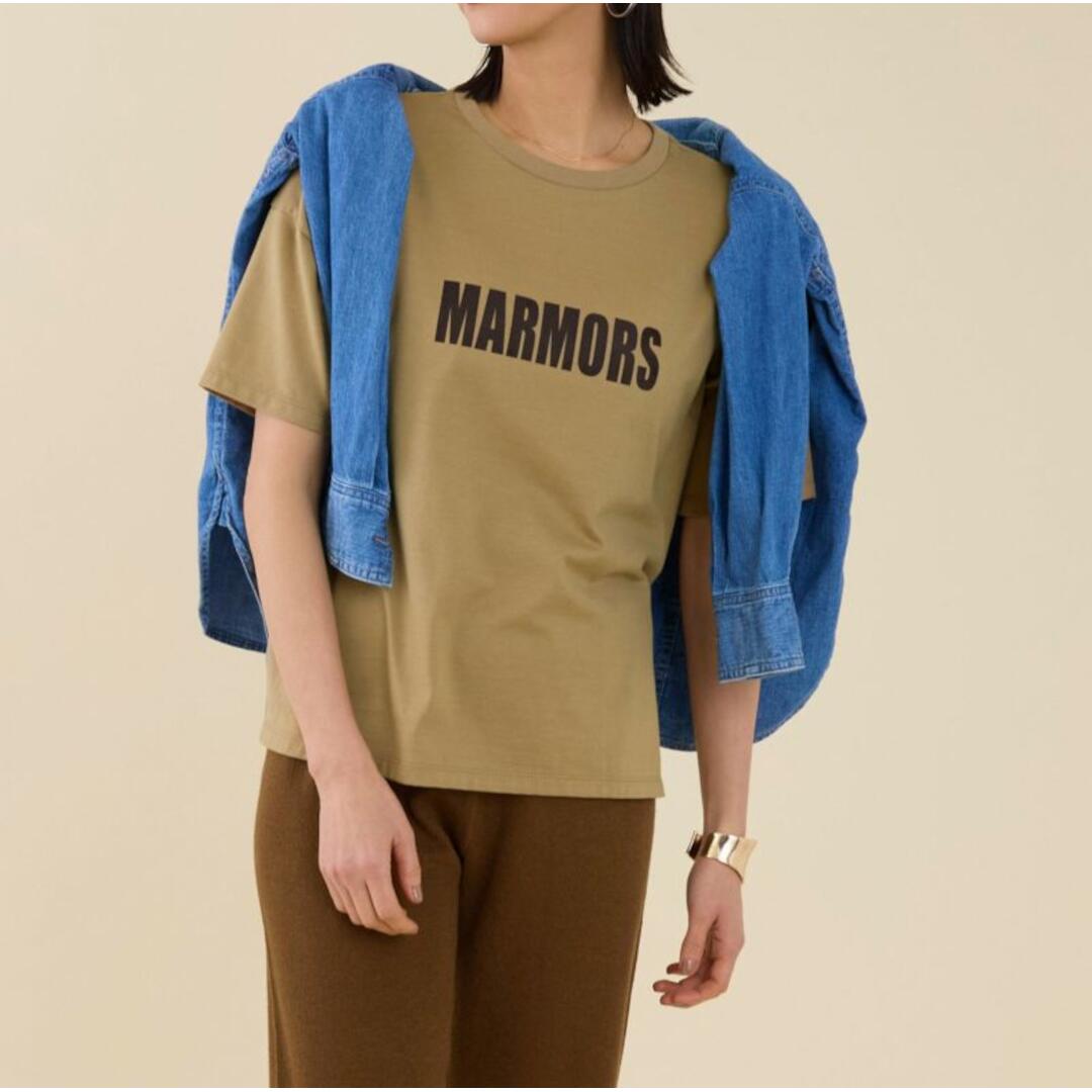 当店はmarmorsの正規取扱店です。 【商品説明】 目を惹くフロッキープリントがポイントのロゴTシャツ。 立体感のあるプリントは、柔らかいフロッキー加工による独特の質感でシンプルなロゴが一気にスタイリッシュに。 着回しのしやすいストレート...