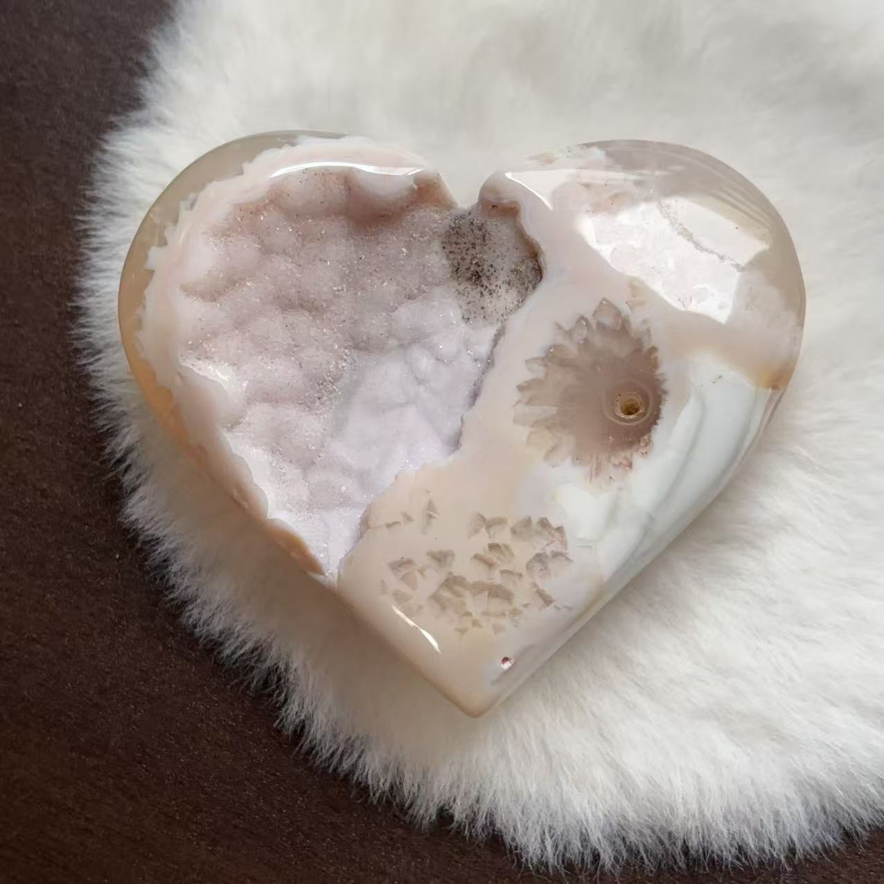 商品情報商品名美しい 高品質 天然石 ジオード フラワー アゲート ピンク パープル ハート型 置き物 大きめ 握り石 No.746サイズ約74.6×65.1×20.3mm(最大部）発送について※メール便にて発送いたします。※配送日時、時間...