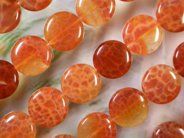(fire agate 炎瑪瑙 ほのおめのう アゲート ）〔天然石 ビーズ〕〔コイン〕〔赤系〕ブラジル産 オレンジと白のコントラストが鮮やかですね。 一粒毎に模様が独特です。 とても個性豊かなアクセサリーが作れると思いますよ♪ こちらはお買...