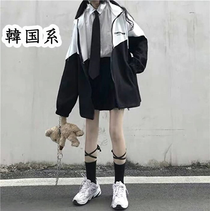 商品仕様 無地でベーシックな黒色なのでカジュアルコーデに合わせやすくこなれた着こなしができる。ビッグシルエットは気になるところもカバーしてくれるので体型カバーにはもってこいの1点です。 カジュアルなのに可愛いからこれ1枚でおシャレに着こなせ...