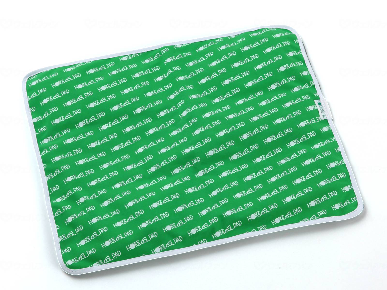 ○重量約1200g ○サイズ：縦33×横40×厚さ2cm 材質 ○表地：ポリエステル+コットン ○裏地：天然ゴム ○内袋：ナイロン ○ジェル：セルロース （ポリエステル特殊不織布）冷凍庫で冷たく・レンジで温かく 温、冷に使え、使いたい箇所に...