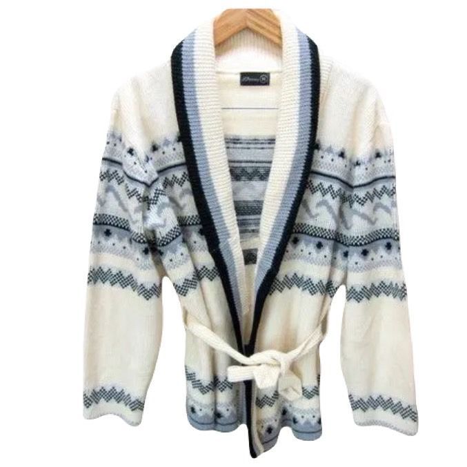 USA製、JCPENNYのアクリルニットカーディガン。 ガウンの様に着られるやや着丈の長い一枚。 腰ひも付き。ノルディック風の柄です。 大きな汚れやダメージございません。 【サイズ】 表記　M 着丈：62cm 肩幅：49cm 身幅：53cm...