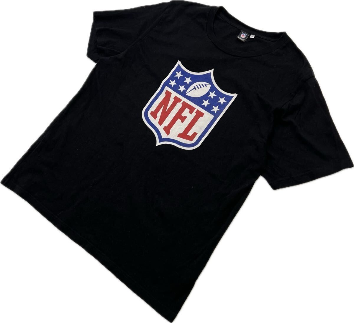NFL 公式 ロゴ プリント 半袖 Tシャツ ブラック 黒 XL 春夏 スポーツ アメフト ラグビー アメカジ ストリート タウンユース 古着■AL267 ブランド：NFL サイズ表記・実寸（平置き計測）表記：XL 実寸：着丈69cm身幅5...