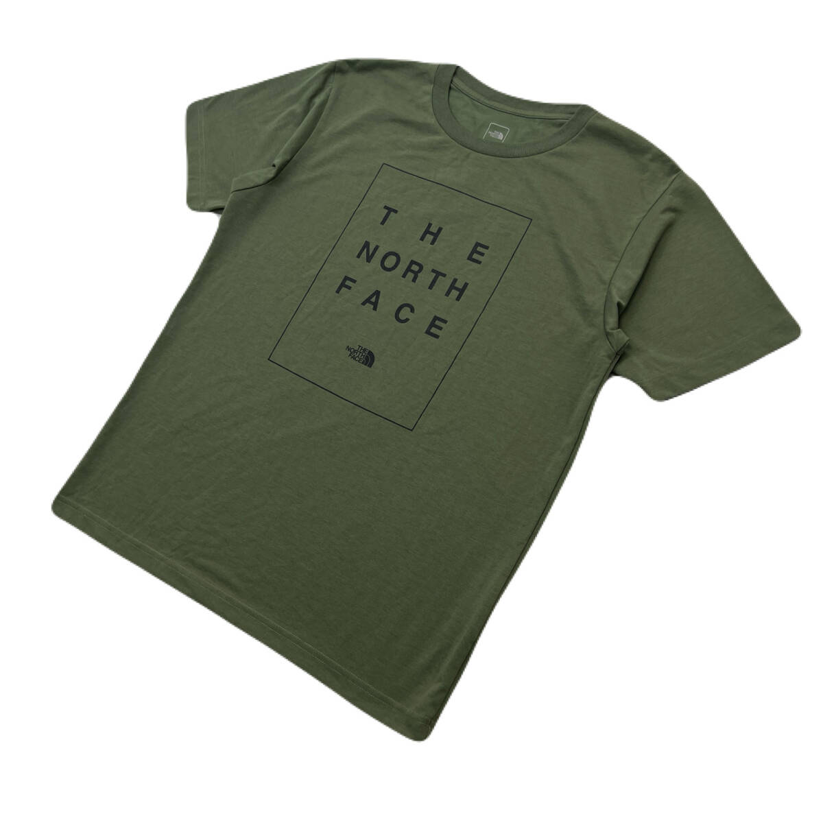 ザ ノースフェイス 半袖 Tシャツ グリーン 深緑 Lサイズ 【 シンプルな胸ロゴ♪ 】 THE NORTH FACE ●DC346 表記：L 実寸： 着丈66cm 身幅50cm 肩幅45cm 袖丈22cm ※平置きでの実寸です。 ※必ず実...