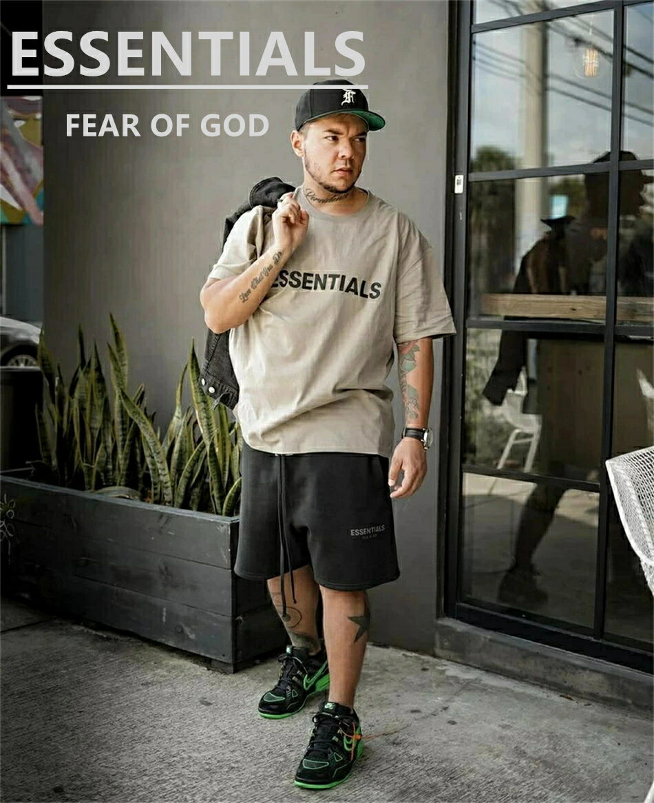 素材:コットン100% ・2018年に設立された、 Fear of God (フィア オブ ゴッド) のディフュージョンライン Essentials (エッセンシャルズ)。Kanye West、Justin Bieber、BTSのRMも愛用...