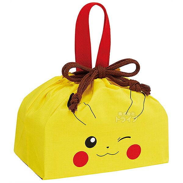 ポケットモンスターのランチ巾着です。当店で取扱いのお弁当箱や、トリオセットが入る大きさ。お弁当箱とセットで揃えても、違う絵柄のお弁当箱を合わせても楽しめます♪サイズ約29×16.5×12cm仕様〔ランチ巾着〕日本製綿100％シリーズポケット...