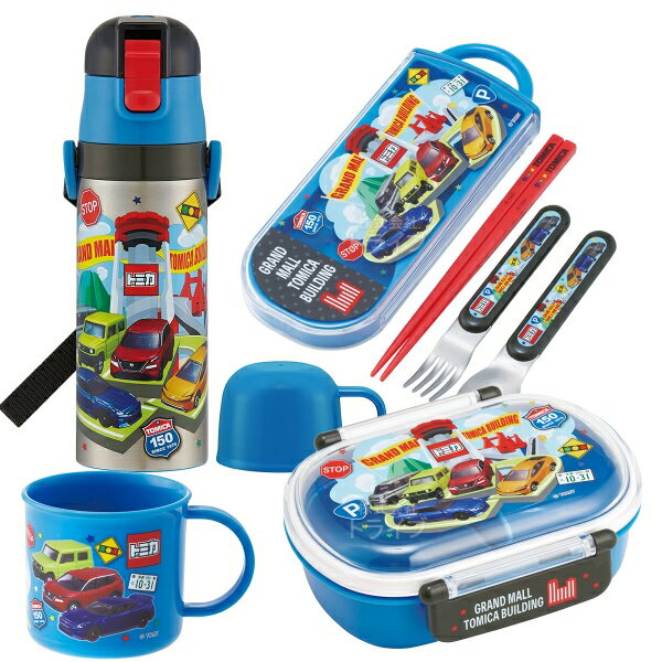 トミカの楽しいお弁当セットです！これでお弁当グッズがひと通り揃います♪ 小判型のお弁当箱は洗いやすくて人気の商品です。容量も360mlでちょうどいい！単品で揃えるよりもお買得なセットをこの機会に是非どうぞ！セット内容お弁当箱×1トリオ×1コ...