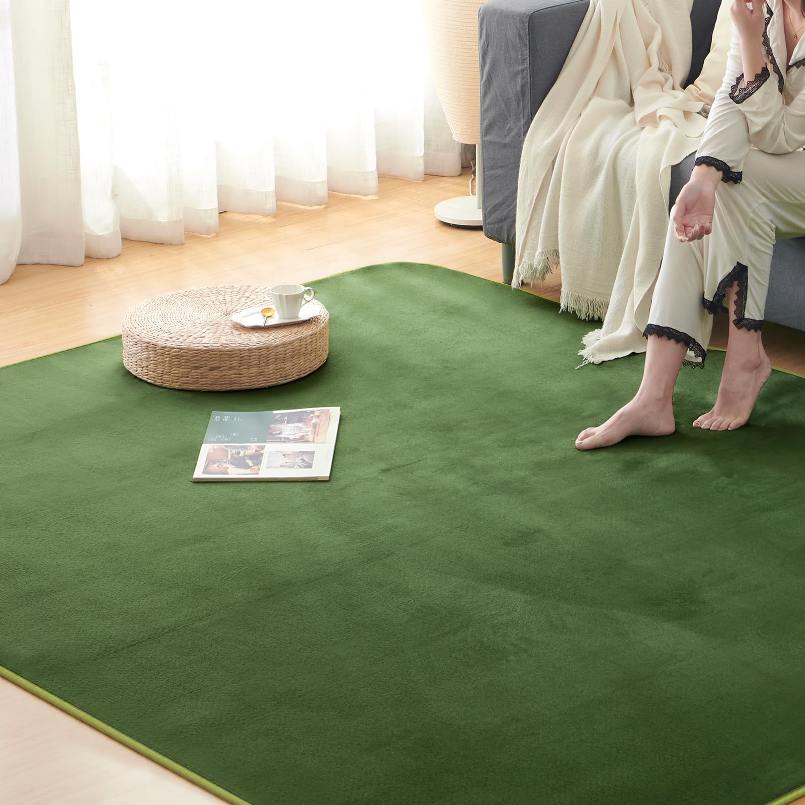 商品情報商品の説明主な仕様 【優れた肌触り-フランネルラグ】極細繊維で作られたフランネル素材のラグマットはソフトでしなやか、滑らかな感触を実現します。肌ざわり良いし、短毛タイプのラグマットなので、ネコや犬の毛が付いても、掃除機で簡単に取れま...