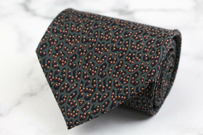 【状態追記】 --- 【付属品】 なし / 商品サイズ (こちらのサイズ表記は平置き採寸のサイズです。) 表記サイズネクタイ全長大剣幅小剣幅 ---約-cm約10cm約-cm サイズガイドはこちら /商品詳細 ブランド名 TAKEO KIK...