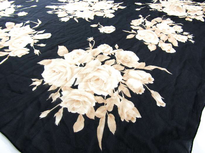 【状態追記】 部分的に破れ・シワ有り。 【付属品】 なし / 商品サイズ (こちらのサイズ表記は平置き採寸のサイズです。) 表記サイズ幅全長 ---W約100cm約100cm サイズガイドはこちら /商品詳細 ブランド名 JEAN-LOUI...