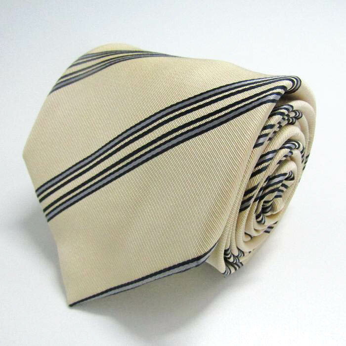 【状態追記】 --- 【付属品】 なし / 商品サイズ (こちらのサイズ表記は平置き採寸のサイズです。) 表記サイズ大剣幅 ---約9cm サイズガイドはこちら /商品詳細 ブランド名 FILAフィラ 特徴 状態の良いお品です。 素材 シル...