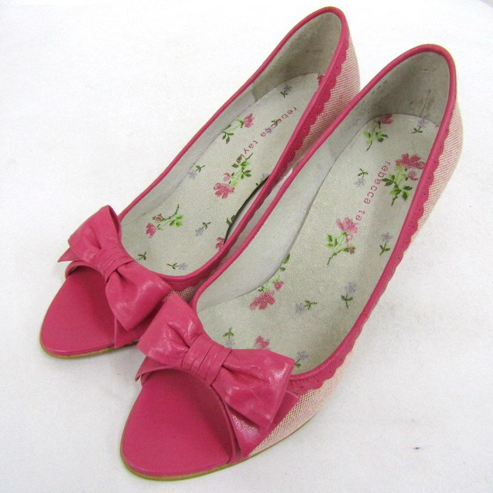 【状態追記】 右足に部分的な汚れ有り 【付属品】 なし / 商品サイズ (こちらのサイズ表記は平置き採寸のサイズです。) 表記サイズくつ幅ヒール高アウトソール全長 23.5約8cm約6.7cm約24cm サイズガイドはこちら /商品詳細 ブ...