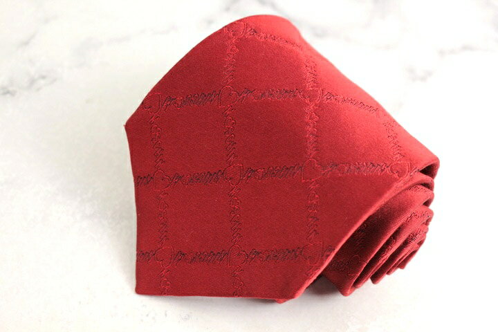 【状態追記】 --- 【付属品】 なし / 商品サイズ (こちらのサイズ表記は平置き採寸のサイズです。) 表記サイズネクタイ全長大剣幅小剣幅 ---約-cm約9.5cm約-cm サイズガイドはこちら /商品詳細 ブランド名 MOSCHINO...