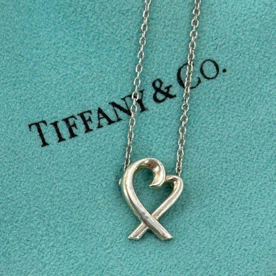 ブランド: TIFFANY & Coスタイル: ネックレスカラー: シルバー素材: シルバー925サイズ (cm) 幅0.9cm x 高さ1.2cm(約) / チェーンドロップ: 約19cmサイズ (インチ) 幅0.35インチ x 高さ0....