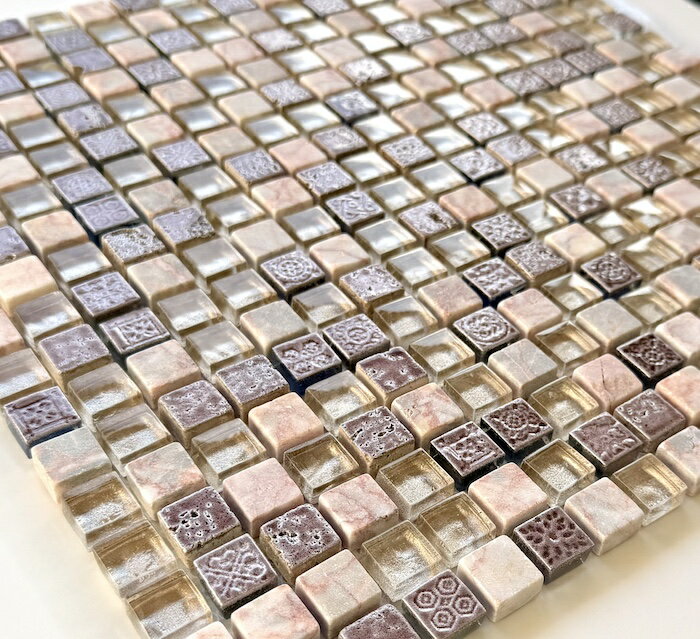 【タイルの特徴】 ガラス・石材タイル シートサイズ306mm×306mm（目地共寸法です。） ピースサイズ/約15mm×15mm　厚み：8mm 【用途区分】 屋内壁〇　屋内床×　浴室壁×　浴室床×　屋外壁×　屋外床×　 【注意点】 1シート...