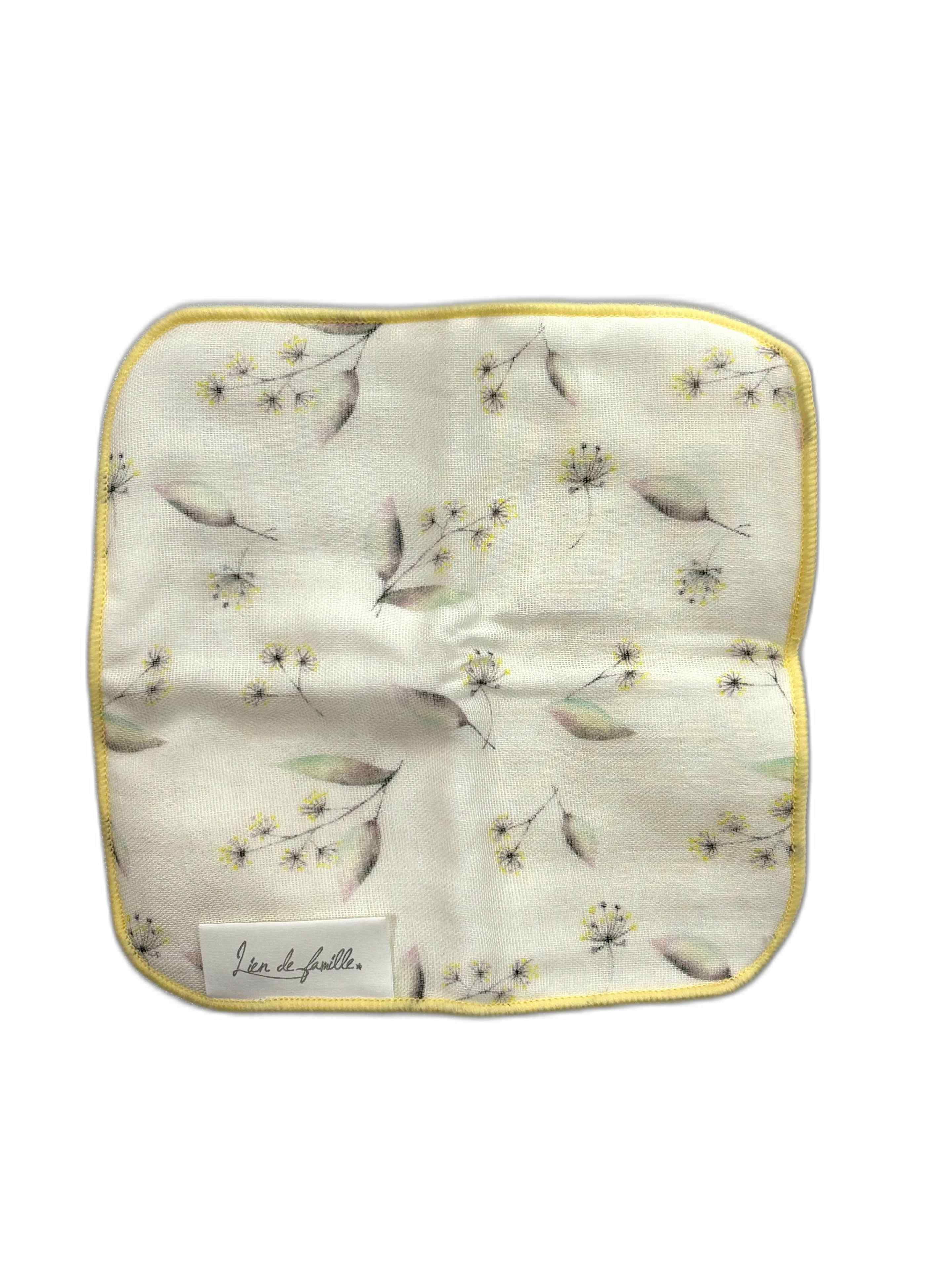 【特性】 オーガニックコットンを100%使用した、ふわふわで優しい肌触りのミニタオルです。小さめサイズやけん、持ち運びにも便利！カバンに入れて、いつでもどこでも使えます。吸水性も抜群で、汗ばむ季節にもぴったり。シンプルで上品なデザインは、年...