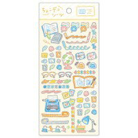 【商品名】 チョコデコシール 82460 ブンボウグ 【商品詳細】 デスクまわりのかわいい文房具たちをぎゅっと詰め込んだ、ちょこデコシールです。本、ノート、メガネ、地球儀、万年筆、インク、タイプライター、ランプ、手紙、時計など、文房具好きに...