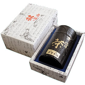 商品名 玉露　普賢寺緑 内容 200g缶入（朝日塗缶・化粧箱入） 販売価格 5,250円（税込・送料別） 賞味期限 9ヶ月 缶サイズ 径80×高140mm 箱サイズ 縦195×横130×奥85mm のし、包装は対応に応じます。