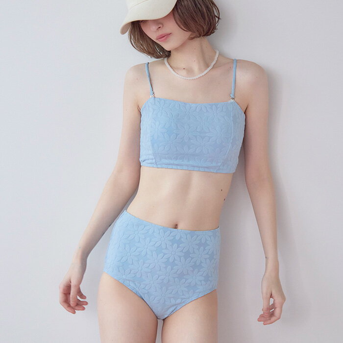 商品詳細 商品説明 ・立体的な同色の花柄が大人可愛いパイル地バンドゥビキニ。 ・バンドゥの内側には滑り止めテープの仕様を施しているので、肩紐が無くても安心してビーチを楽しめます。 ・バランス良く見えるブラとハイウエストショーツのこだわりの丈...