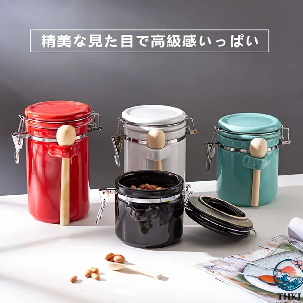 商品説明 商品詳細 【陶器の保存力】透光性のない陶器のボディは食品の劣化の大きな原因となる光を通さず、高い保存性能を発揮します。 【強化鋼リング】タンクの口はスチール製のリムで補強されており、快適で耐久性があり、丈夫で落下防止します。密閉性...