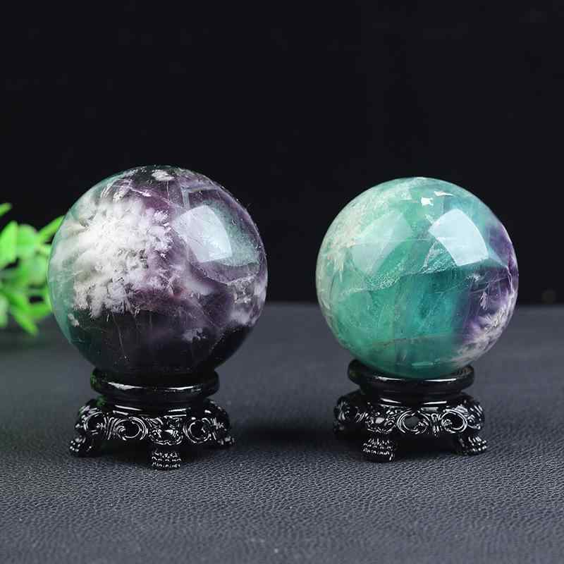 ・素材: 蛍石・カテゴリ: 幾何学形状・種類: 羽毛フローライト・サイズ展開: 約4.5cm（底座付き）、約5cm（底座付き）、約5.5cm（底座付き）・スタイル: モダンシンプル・カラー展開: 紫緑・素材: 蛍石・カテゴリ: 幾何学形状・...
