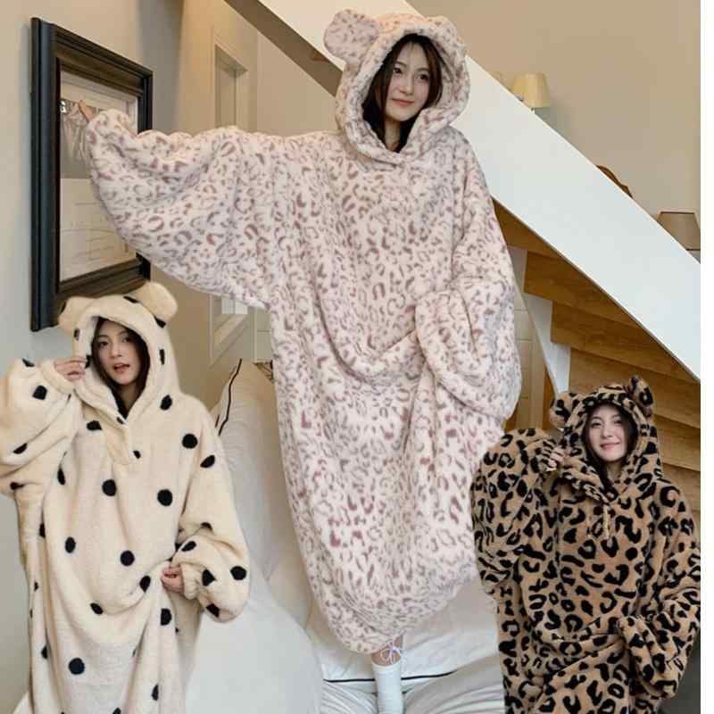 ・主な素材: サンゴフリース（ポリエステル95〜100%） ・生地厚: 厚手（251〜300g/m.） ・スタイル: 欧米風 ・ネックライン: クルーネック ・用途: カジュアル、ルームウェア、保温、快適 ・対象: 女性 ・カラー展開: ク...