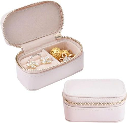 説明 【商品データ】 -------商品詳細------- 【ジュエリーボックス仕様】：サイズ：長さ8cm×幅4cm×高さ4cm、重さ：約35g、メイン素材：PUレザー、ベロア。デザインがかわよくておしゃれ、カラーが上品で美しく、細部まで精...