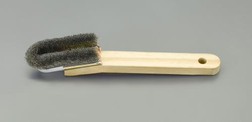 仕様：●ブラシ材質:ステンレス(φ0.15mm)●ハンドル材質:木材●全長:225mm●ブラシサイズ:45×80mm●行数:2行●先端:曲●毛丈:約15mm●線径:0.15mm●重量:94g商品画像に関する注意事項：●画像に数字等の情報が入...