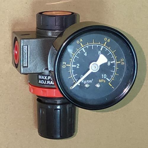 仕様：●全高:85mm●重量:約230g●調整圧力範囲:0.05~0.85MPa●最高使用圧力:0.95MPa●面間:56mm●取付ねじ:Rc(PT)1/4”●使用温度範囲:5~60°C●エアー流量:1000L/min●ブラケット付●本器は...