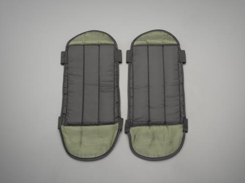 仕様：●フリーサイズ●すね・ひざの保護に●草刈り作業時の石等の飛来物防止に●サイズ:150×480mm●入数:1組商品画像に関する注意事項：●※1組入●画像に数字等の情報が入っている場合は、　品番末尾が対象商品の画像となります。