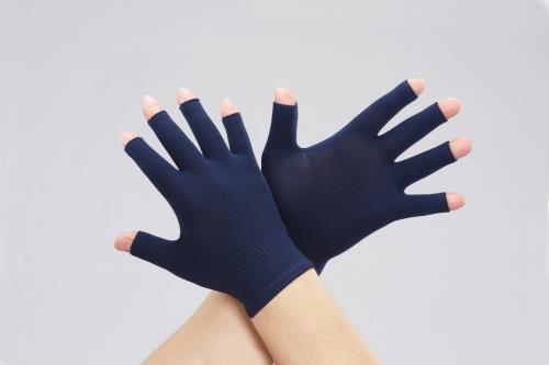 仕様：●材質:ナイロンレオナ66●特長:薄くても保温性が良い。抗菌、防臭、吸湿放出●サイズ:フリー●全長:130mm●厚み:0.8mm●掌周り:130mm●中指長さ:45mm●カラー:ネイビー●13ゲージ●毛玉が出にくく非常に丈夫です。●薄...