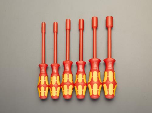 仕様：●メーカー:Wera●型番:※ESCOオリジナルセット品●1000V絶縁●工具袋付●工具袋は予告なく色や材質を変更する事がございます。●サイズ(mm):5.5・6.0・7.0・8.0・10・13(6本組)●軸長(mm):125商品画像...