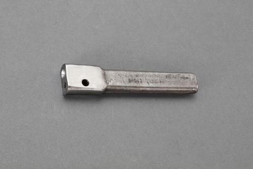 仕様：●材質:鍛造スチール●厚み:10mm以下●穴径:4.34mm●全長:113mm●適用リベット:EA576LV-2商品画像に関する注意事項：●画像に数字等の情報が入っている場合は、　品番末尾が対象商品の画像となります。