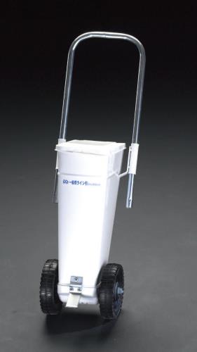 仕様：●容量:5.5L●仕様:粉止機能付●材質:本体:スチールタイヤ:プラスチック●全長:840mm●ライン幅:40mm●用途:一般用●サイズ:220(W)×240(D)×840(H)mm●柄の高さ:800mm●重量:3kg●所要量目安:約...