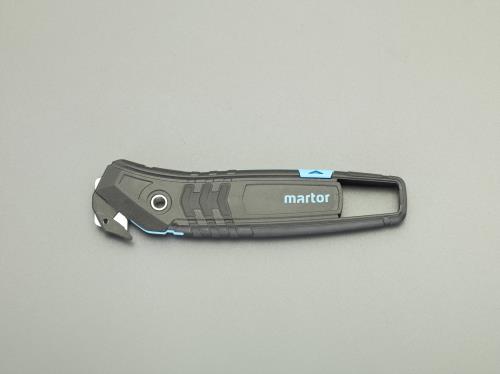 仕様：●メーカー:martor(マーター)●型番:350001.02●刃長:38.9●刃幅:25.8●刃厚:0.3mm●全長:155mm●材質:刃:スチール、本体:プラスチック●切込み深さ:6mm●対応被削材:段ボール、シュリンクホイル、テ...