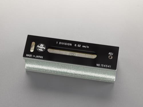 仕様：●メーカー:新潟精機●型番:FLW-150002●感度:0.02mm/m●サイズ(mm):150×44×42●材質:上質鋳鉄(FC250)●重量:1.3kg●指示精度:±2目盛以下(全範囲)●用途:水平および微小傾斜測定、一般工作用で...