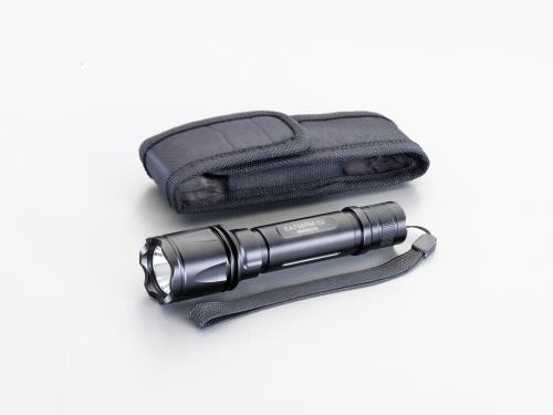 仕様：●使用電池:CR123A×2本(別売)●照射パターン:ノーマルビーム(固定)●明るさ:240ルーメン(強)、120ルーメン(中)、5~10ルーメン(弱)、240ルーメン(SOS点滅)●照射距離:200m(強)●電池寿命:6時間(強)、...